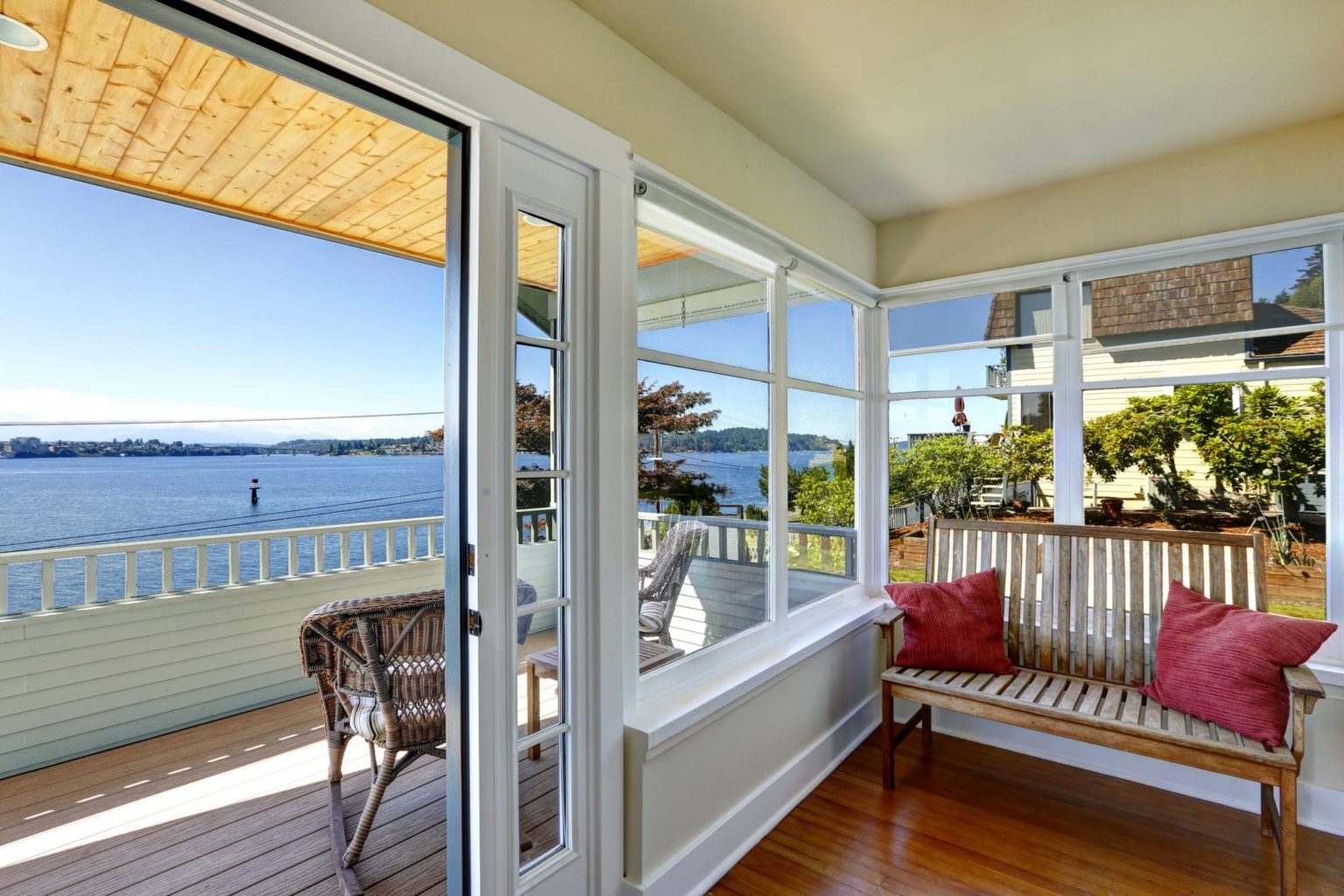 How to Create an Amazing Deck Sunroom for Your Property